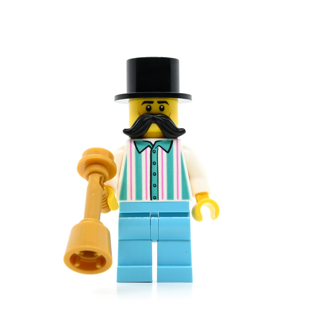 Fairground Employee - | Lego Minifigures | lego.minifigures.world