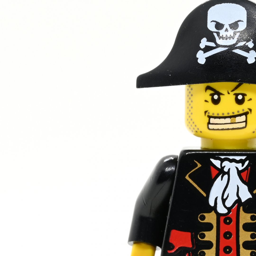 Pirate Captain - | Lego Minifigures | lego.minifigures.world