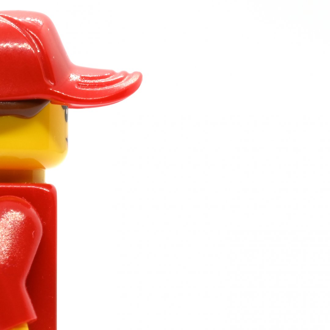 Female Medic - | Lego Minifigures | lego.minifigures.world