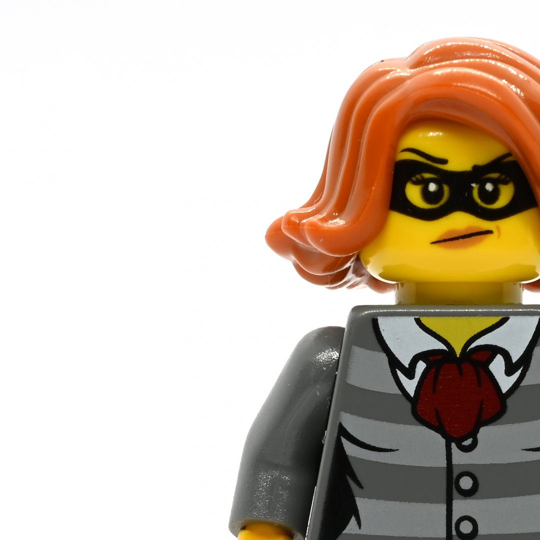 City Bandit Female - | Lego Minifigures | lego.minifigures.world