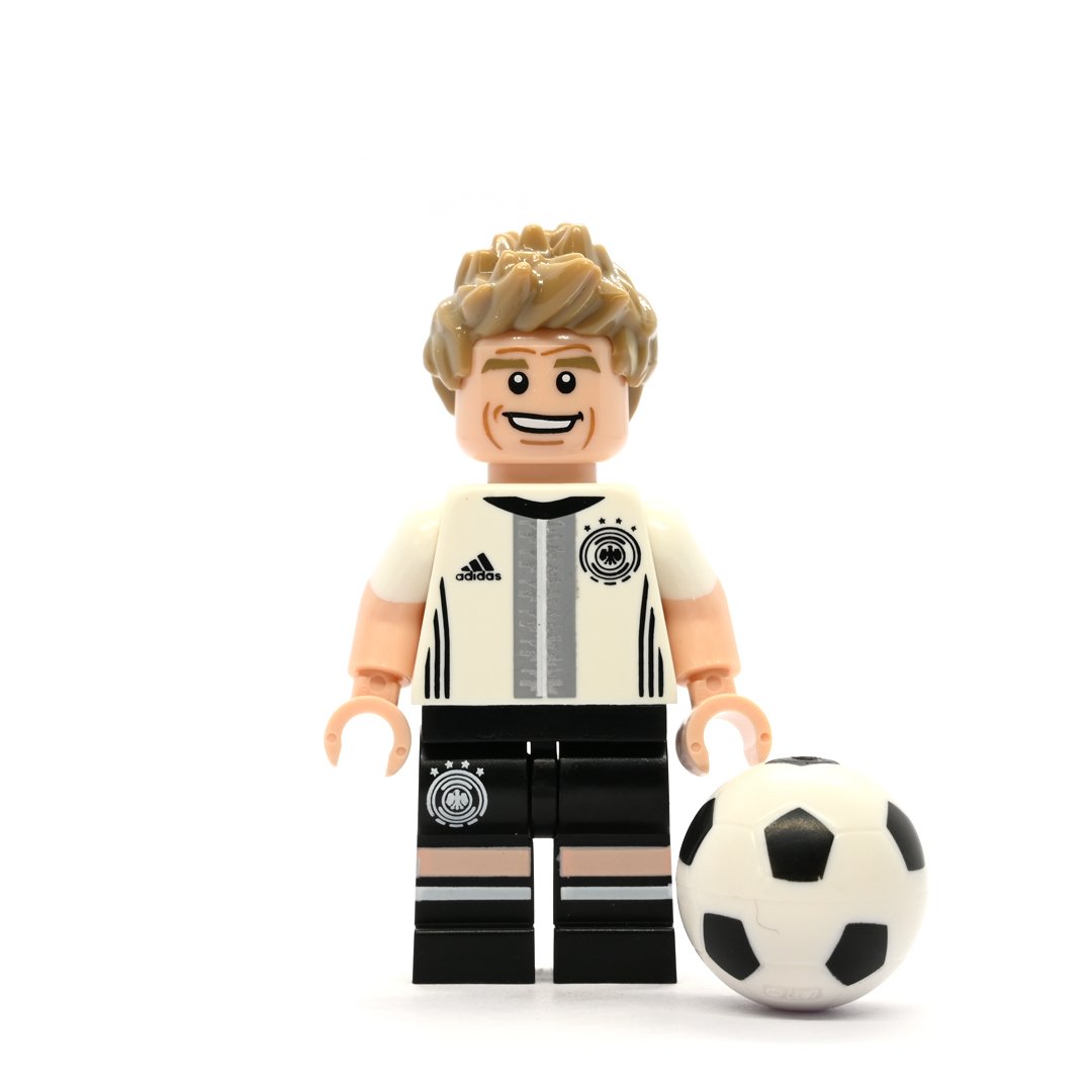 Thomas Muller (13) - | Lego Minifigures | lego.minifigures.world