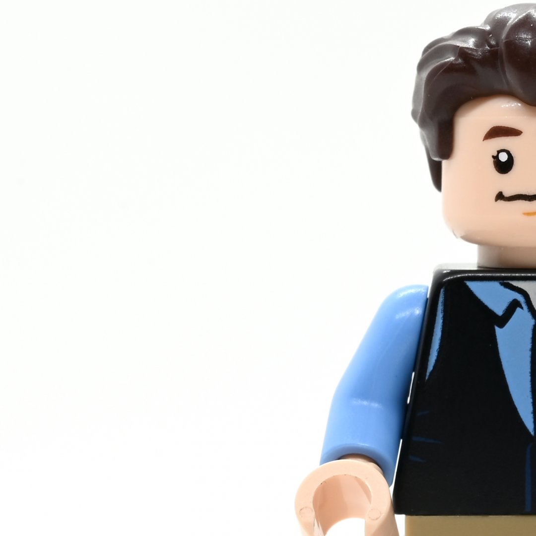 Chandler Bing - | Lego Minifigures | lego.minifigures.world